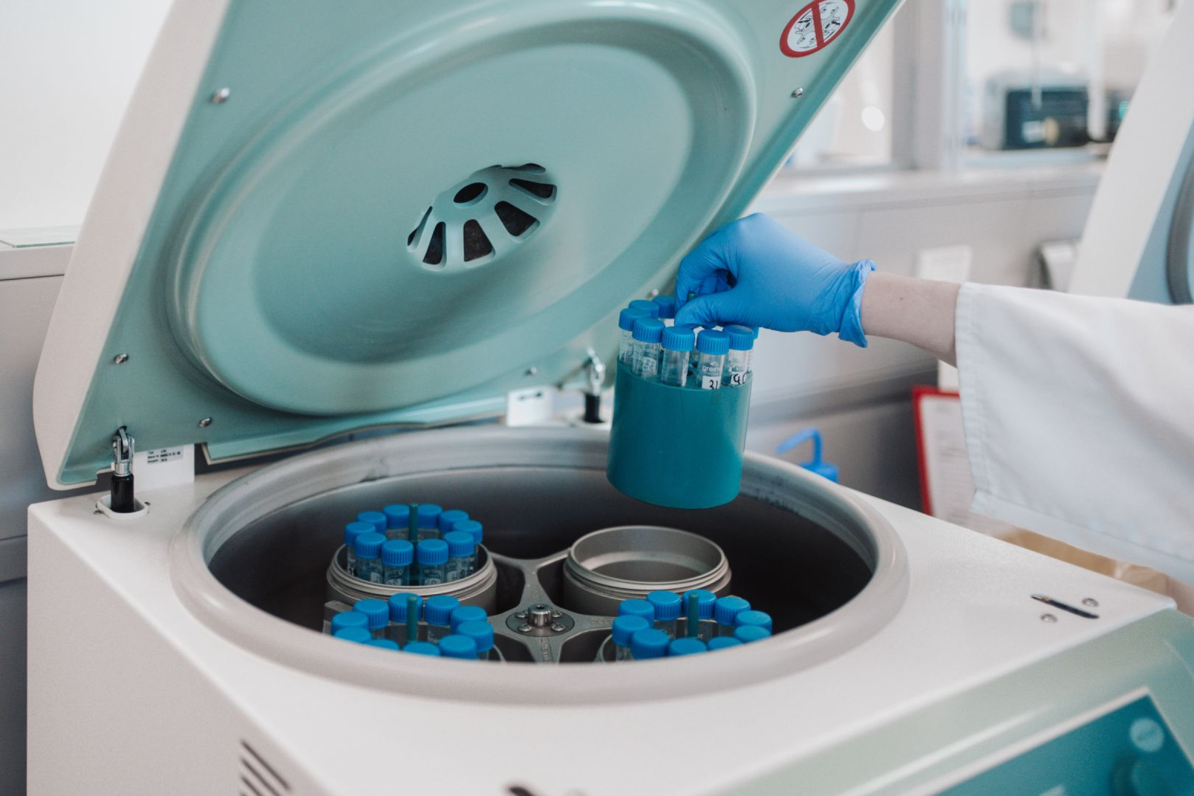 Eine Manufaktur für zukunftsweisende Labordiagnostik / hessisch.de ...